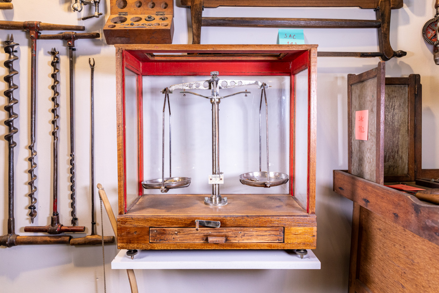 ตู้ชั่งทองโบราณ | Culturio แพลตฟอร์มการเรียนรู้ทางวัฒนธรรม