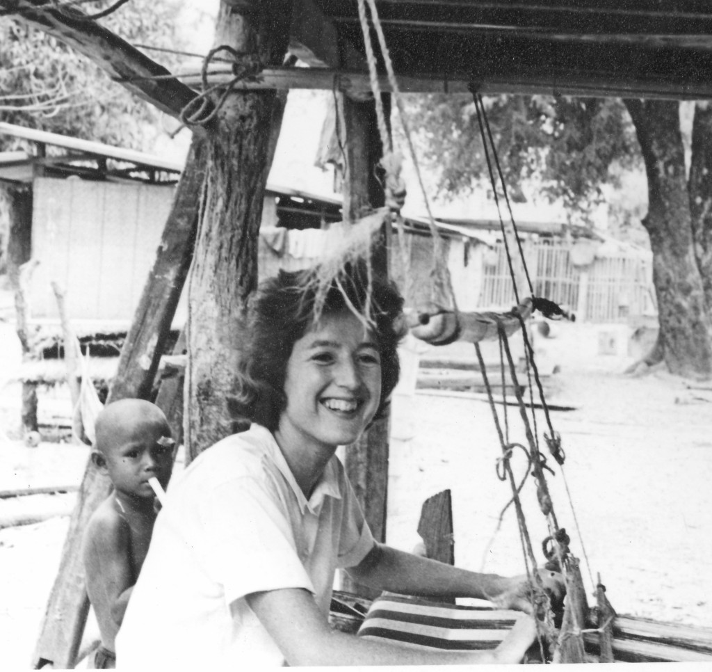 Jane Keyes weaving phakhaoma | Culturio แพลตฟอร์มการเรียนรู้ทางวัฒนธรรม